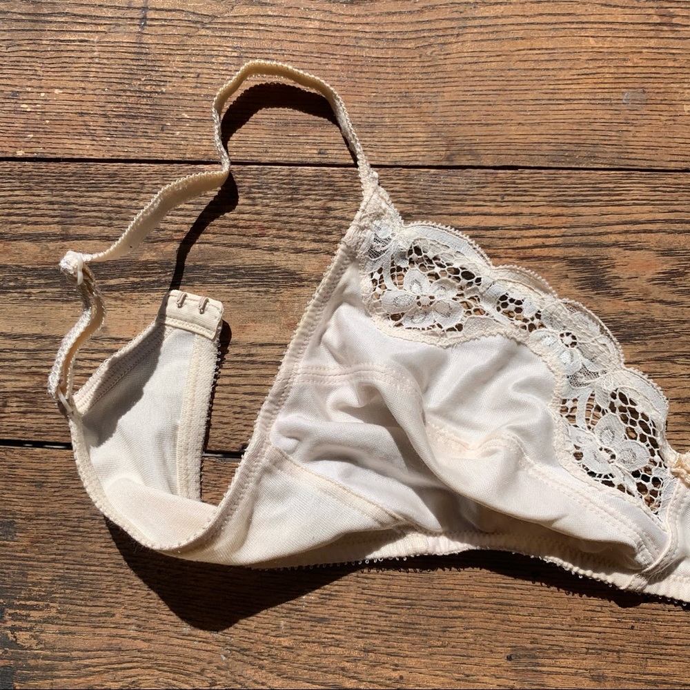 Vintage Nude Lace Trim Bra - Gem